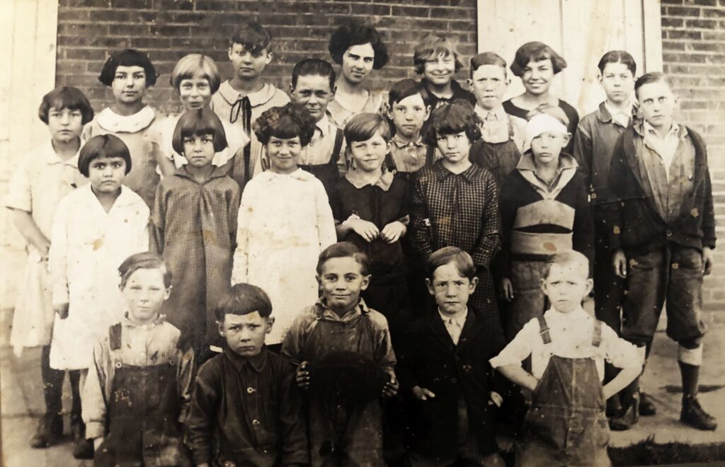 Two More Photos of Grove School No.8 – Karen’s Chatt