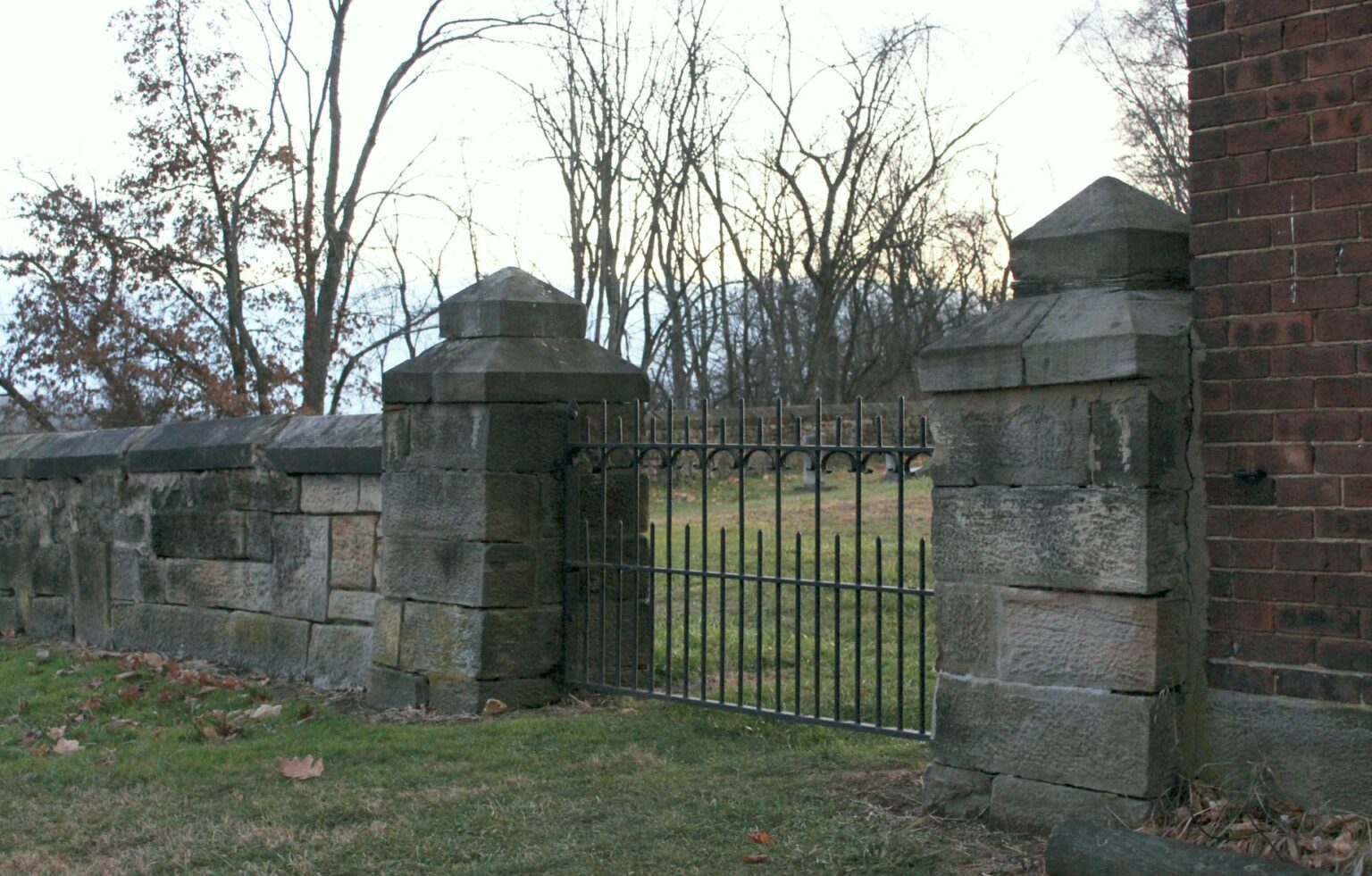 Tombstone Tuesday-Gate Symbol – Karen’s Chatt