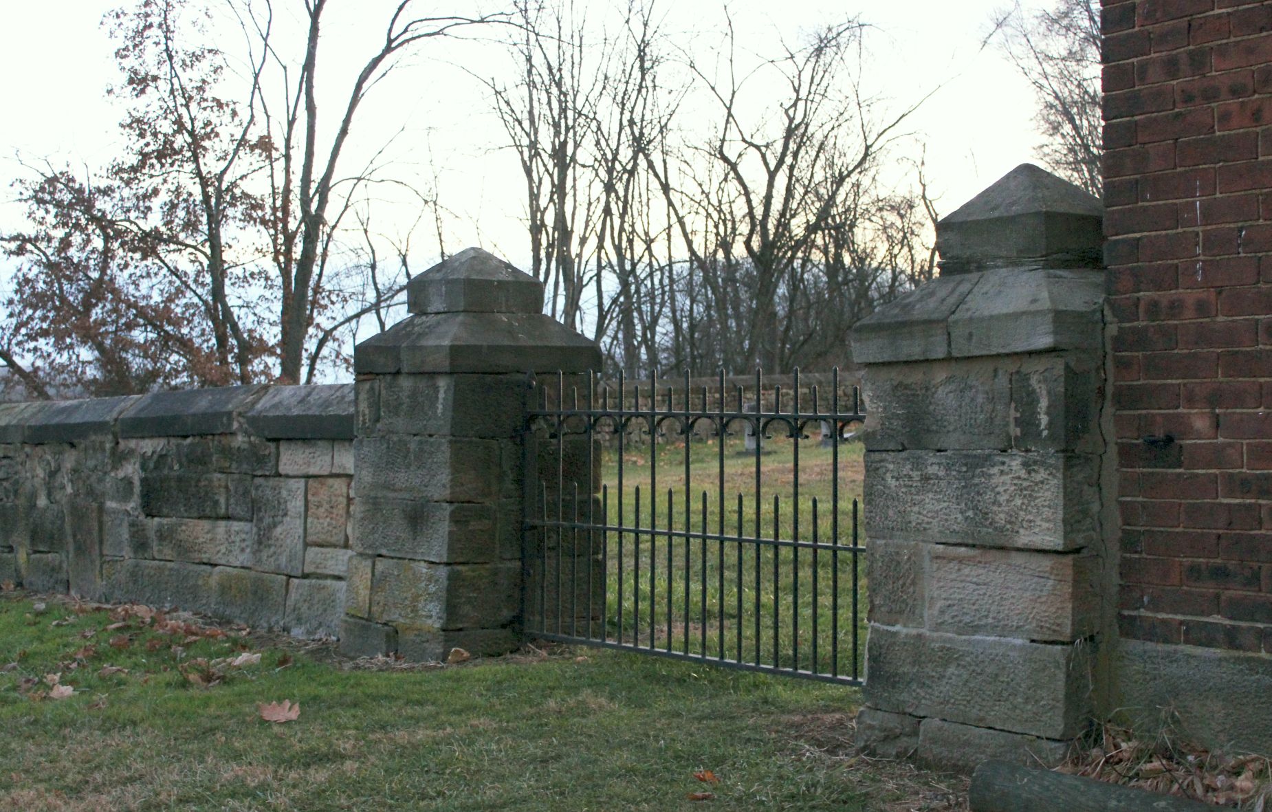 Tombstone Tuesday-Gate Symbol – Karen’s Chatt