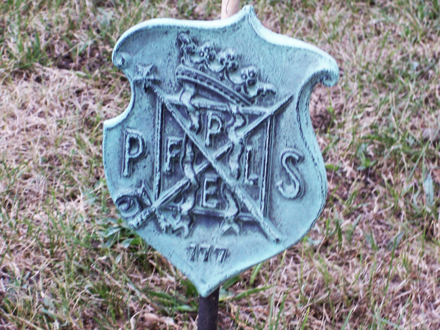 Tombstone Tuesday–Pythian Sisters Symbol – Karen’s Chatt