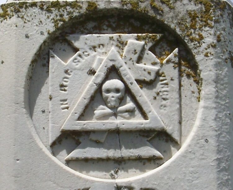 Tombstone Tuesday-Knights Templar Symbol – Karen’s Chatt