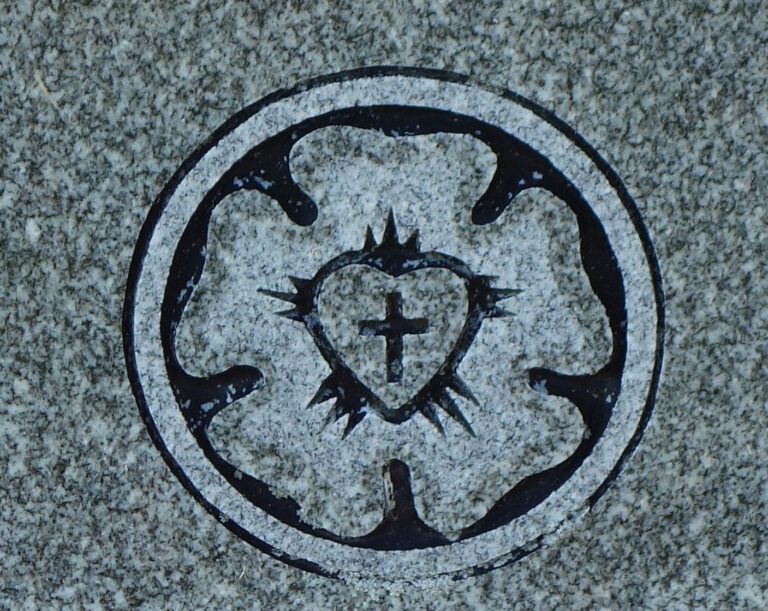 Tombstone Tuesday-Luther Rose Symbol – Karen’s Chatt